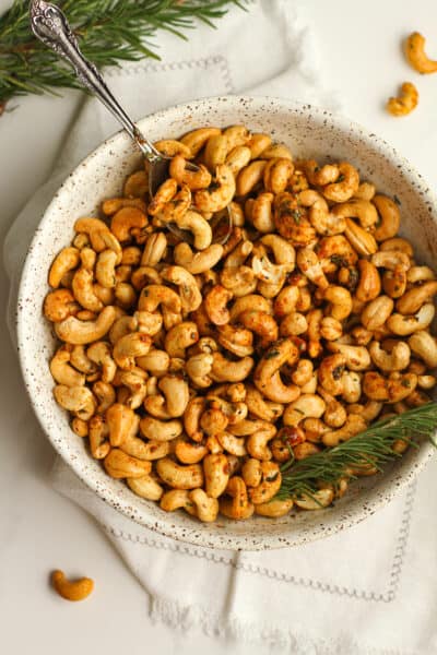 Rosemary Roasted Cashews - SueBee Homemaker