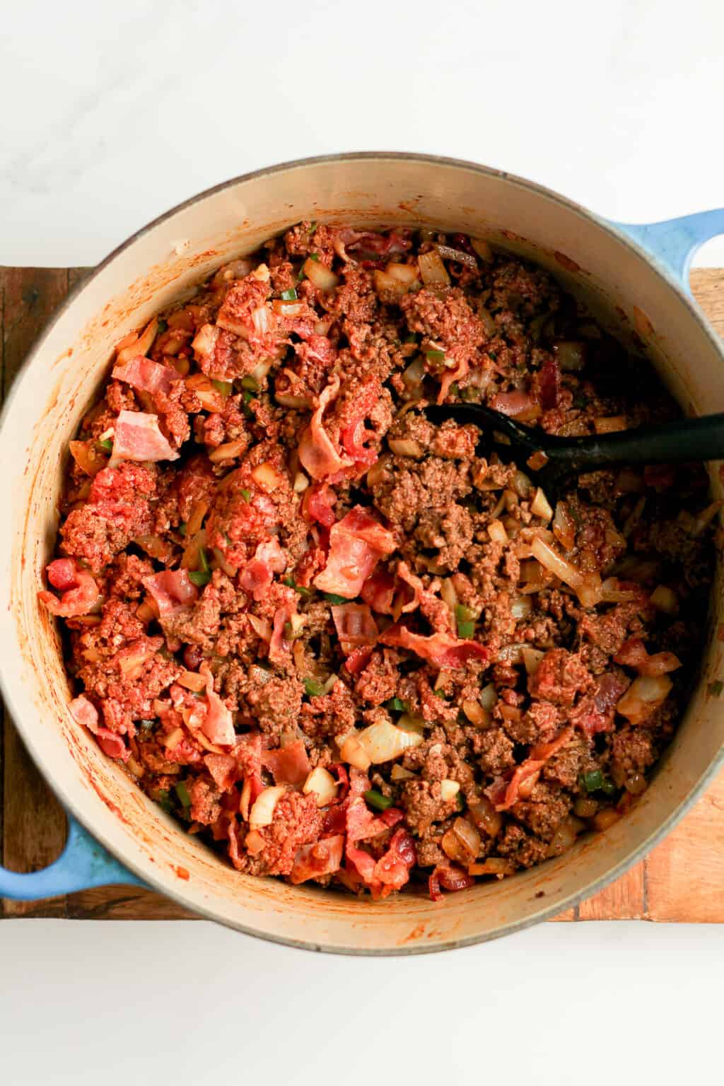 Hearty Beef Chili with Pinto Beans and Bacon - SueBee Homemaker
