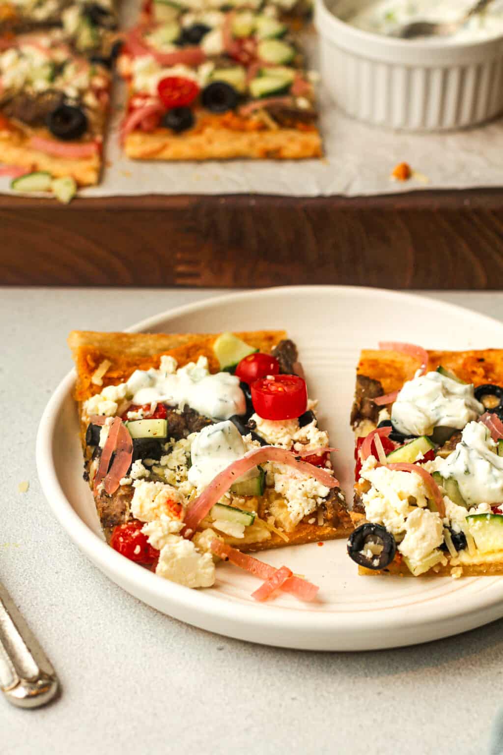 Gyro Pizza on Flatbread - SueBee Homemaker